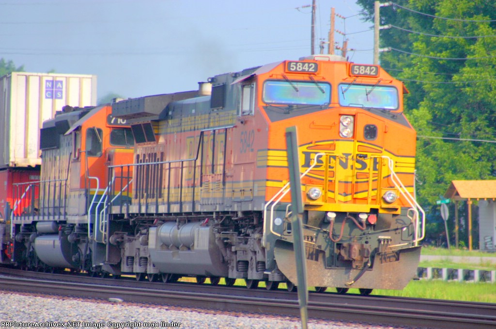 BNSF 5842